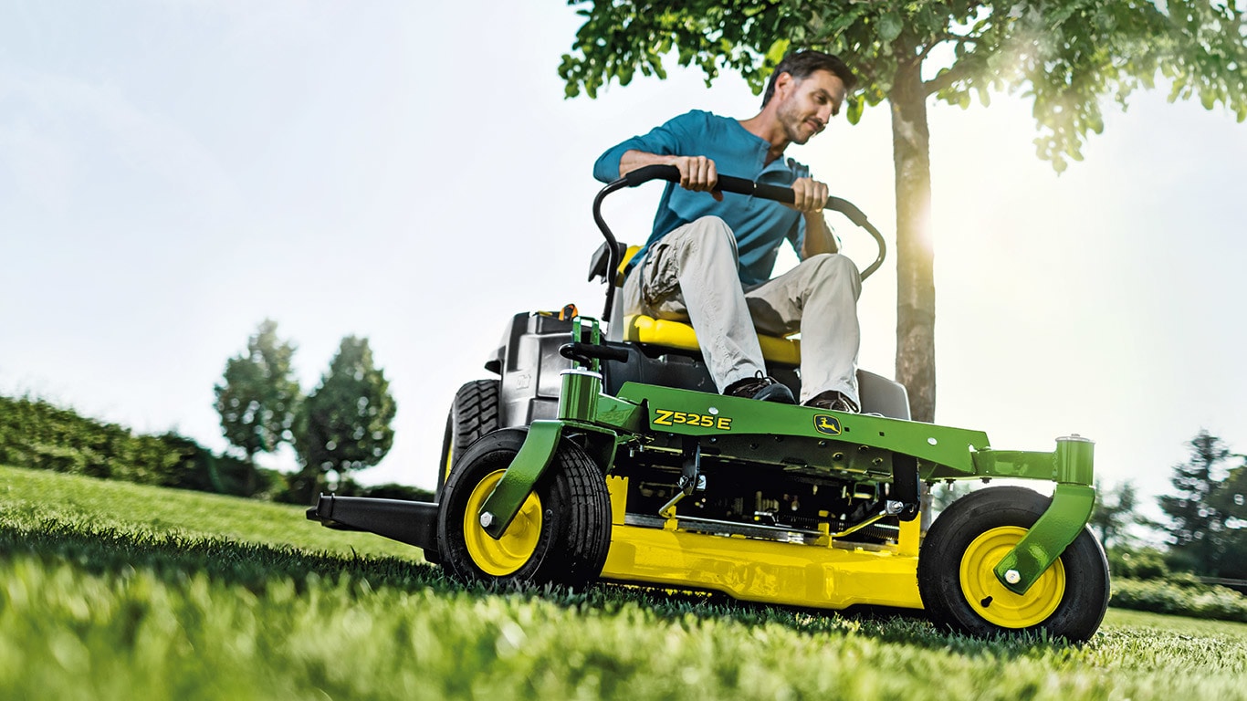 Z525E | Nullpöörderaadiusega niidukid ZTrak | John Deere EE